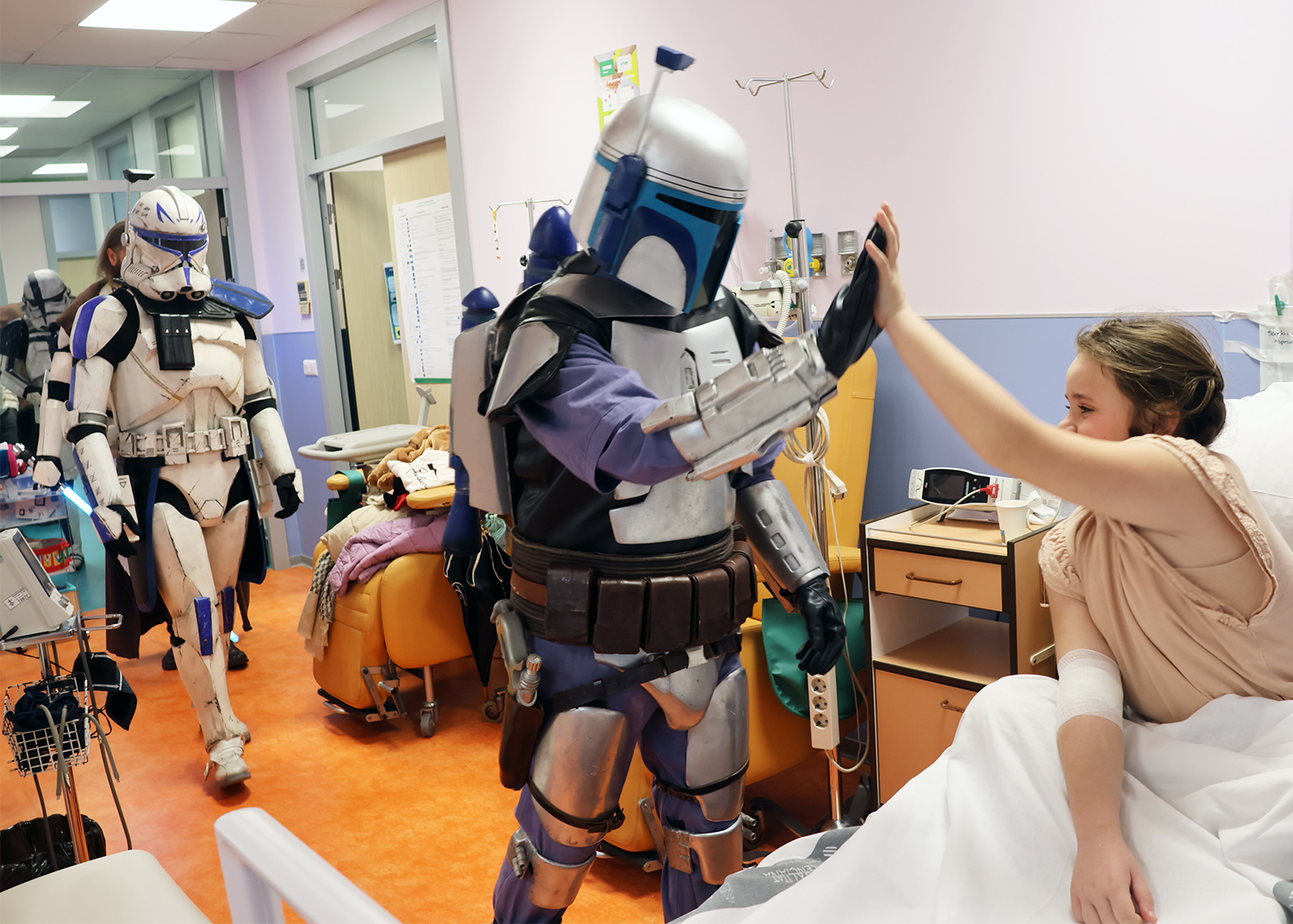 Las Fuerzas Imperiales de Star Wars visitan a los niños del Hospital ...
